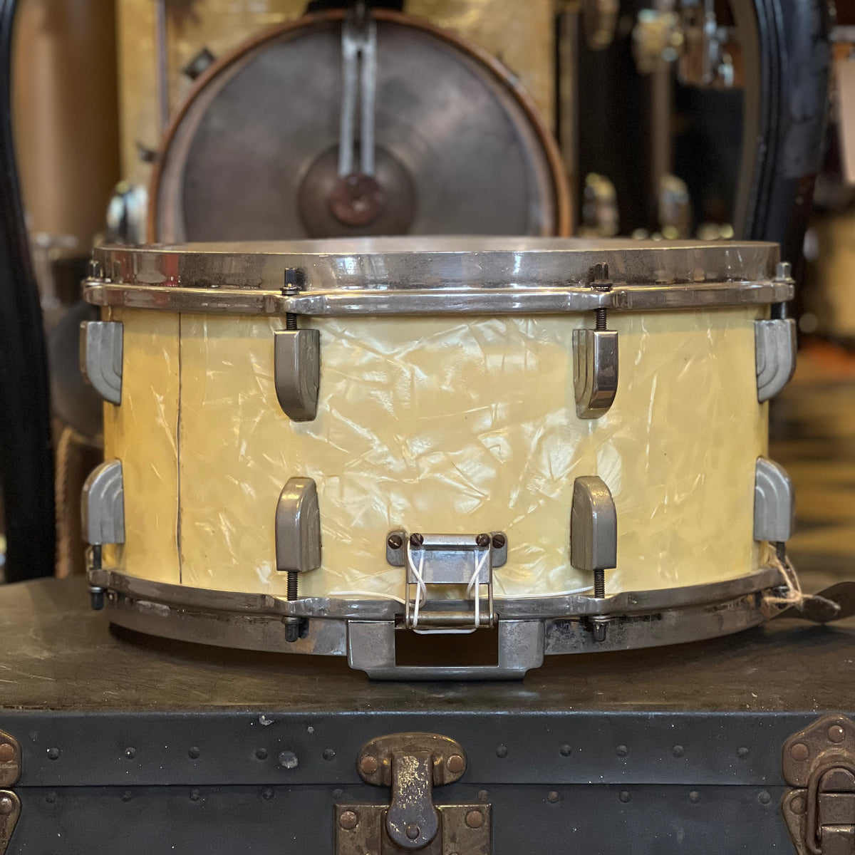 VINTAGE 1946 Leedy 6.5x14 3ply White Marine Pearl Snare Drum – Badges ...