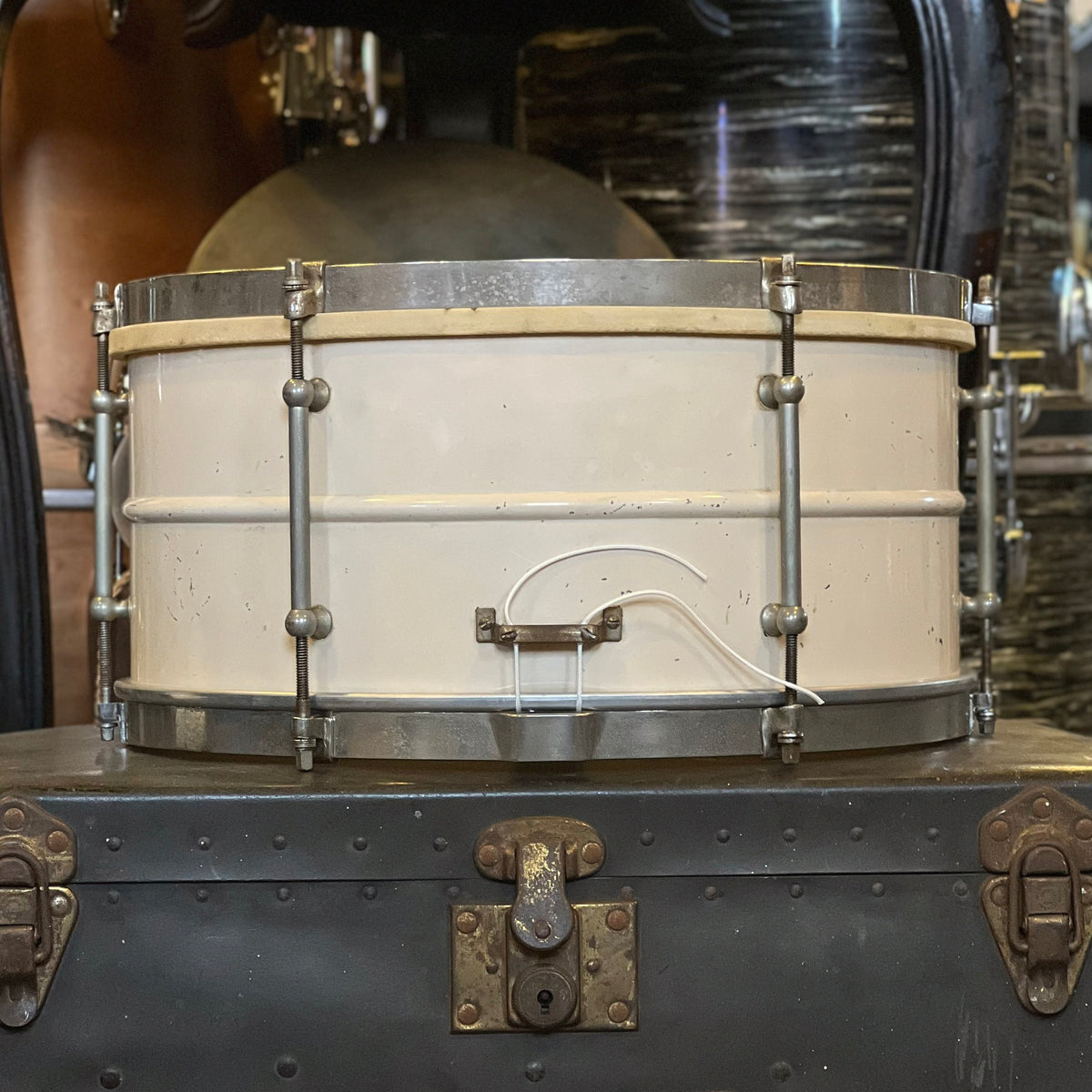 VINTAGE 1930's Leedy 6.5x14 Utility Model 6-Lug Snare Drum in White En ...